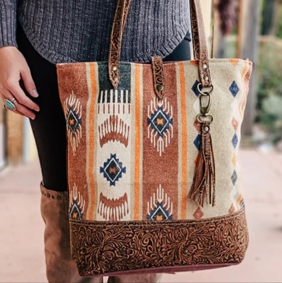 Hart And Fox Boutique | Bags | Last Nwt Boho Aztec Leather Tote Bag ...